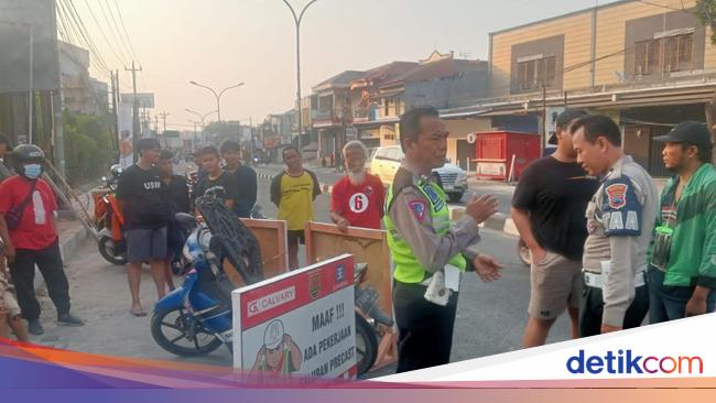 Pemotor Tewas Tabrak Trotoar di Depan RS Unimus Semarang Pemotor Tewas Tabrak Trotoar di Depan RS Unimus Semarang