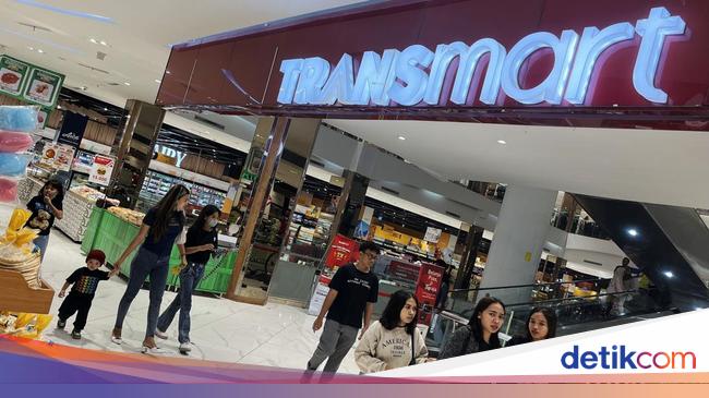 Pelanggan Happy Kebanjiran Diskon di Transmart Full Day Sale!