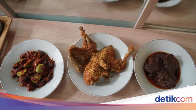 Mencicip Menu Favorit BJ Habibie di RM Sari Bundo