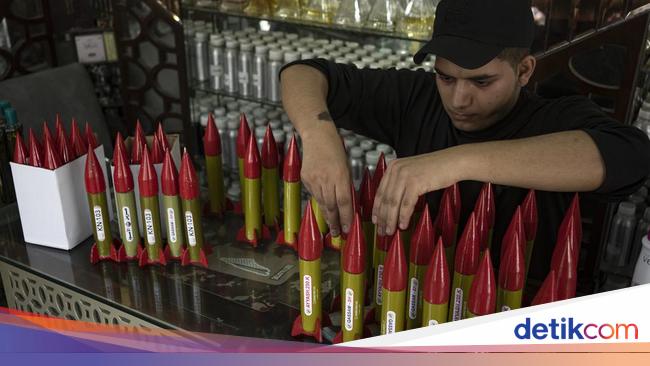 Simbol Perlawanan, Pedagang di Gaza Jual Parfum Berbentuk Roket