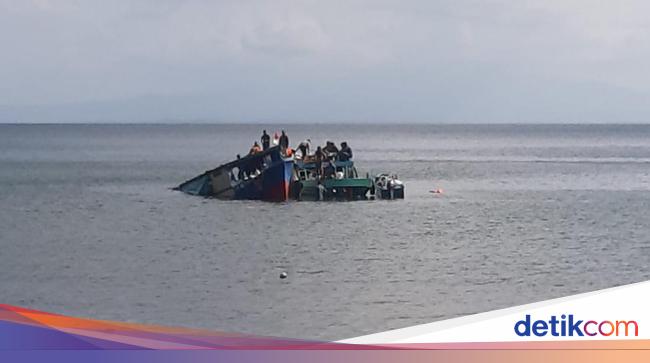 Kapal Angkut 24 Orang Tenggelam di Laut Tidore Usai Tabrak Batang Kayu