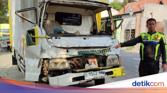 5 Kendaraan Terlibat Tabrakan Beruntun di Mlese Klaten