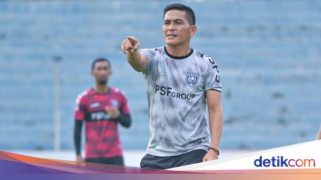 Ridwan Saragih Gantikan Jan Saragih Jadi Pelatih PSPS Riau!