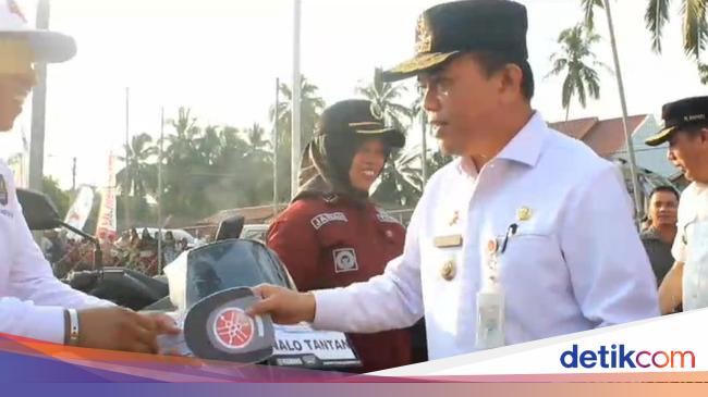 Al Haris Bagi-bagi Motor Dinas Buat Ratusan Kades di Merangin