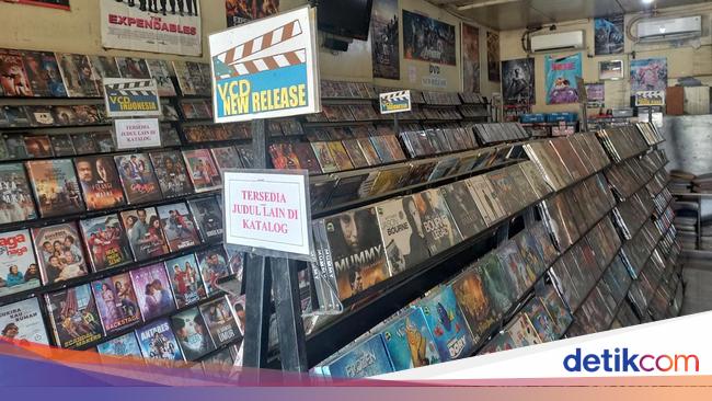 Planet Movie, Toko Persewaan DVD yang Masih Bertahan di Solo