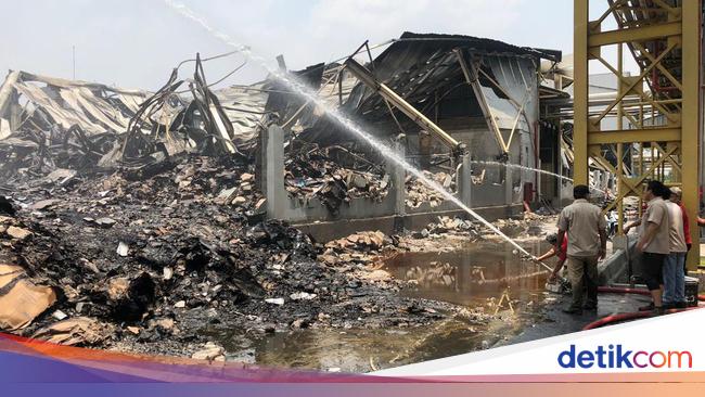 Penyebab Kebakaran Pabrik Tisu Mojokerto Diduga Korsleting Mesin Produksi