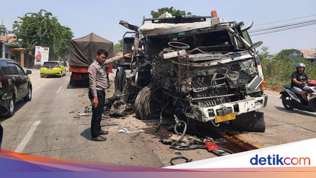 Dua Truk Adu Moncong di Gresik, Satu Sopir Tewas Tergencet