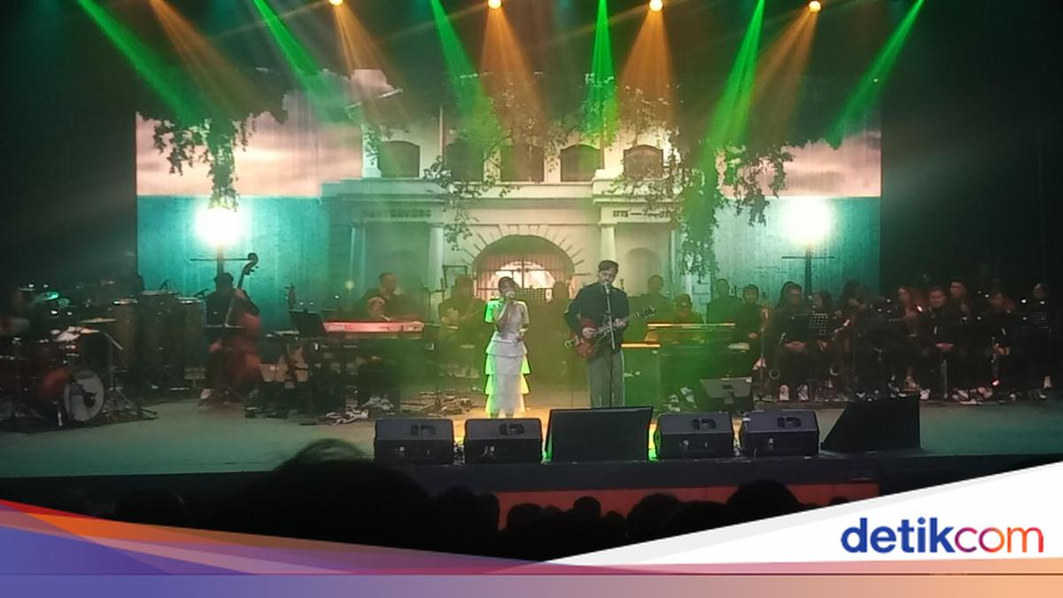 Penonton Berdansa dan Bernostalgia di Konser Jejak Candra Darusman