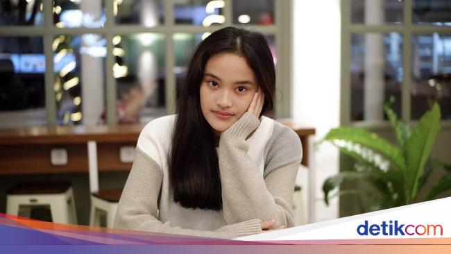 Cantiknya Ashel JKT48 saat Nongkrong di Kafe Estetik