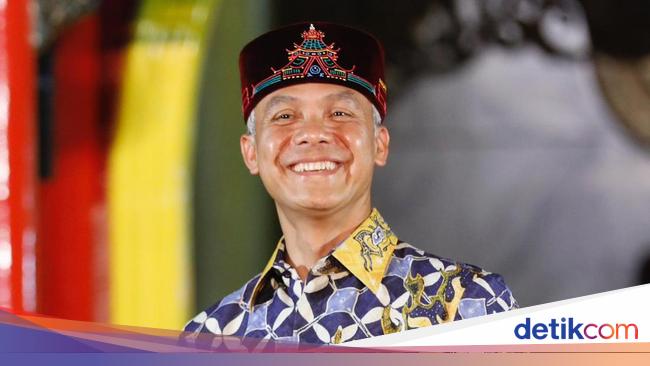 Ganjar Diberi Songkok, Simbol Diterima Anggota Keluarga Muslim Tionghoa