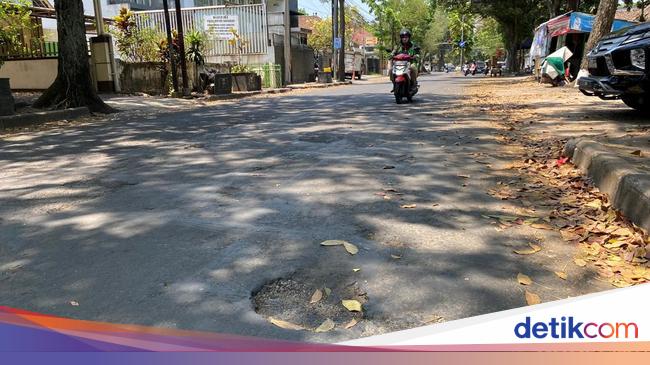 Waspada! Ada Lubang di Jalan Malabar Bandung