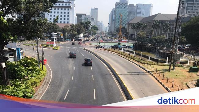 Massa Terkait Gugatan di MK Bubar, Jl Medan Merdeka Barat Kembali Dibuka