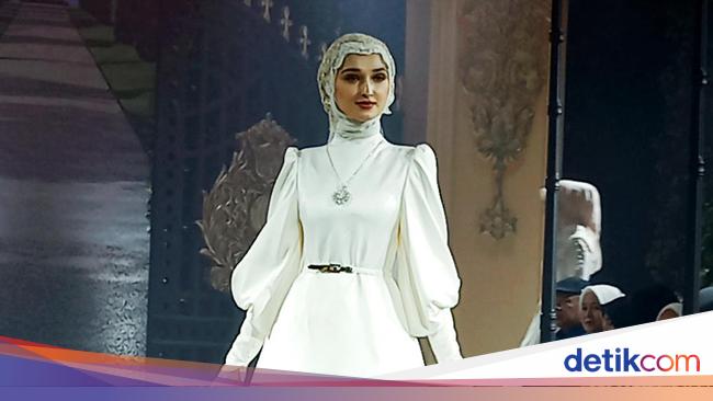 Foto 12 Koleksi Busana Ayu Dyah Andari x Putri Zulhas: Rose & Beyond