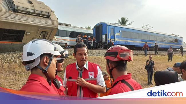 Penumpang KA Argo Wilis yang Tabrak Argo Semeru Dievakuasi ke Stasiun Jogja Penumpang KA Argo Wilis yang Tabrak Argo Semeru Dievakuasi ke Stasiun Jogja