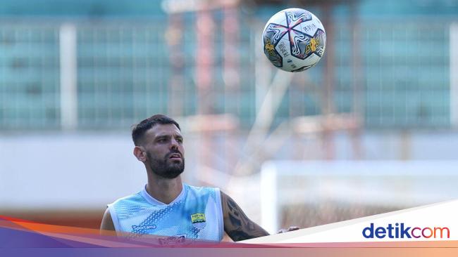 Manajemen Persib Bicara Nasib Tyronne del Pino Manajemen Persib Bicara Nasib Tyronne del Pino