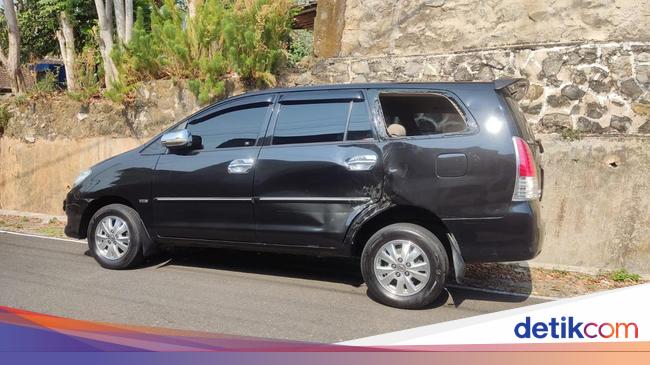Dihantam Pemotor di Bulusulur, Mobdin Kepala DLH Wonogiri Ringsek