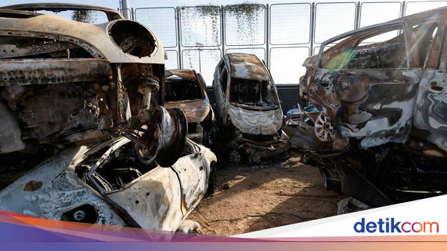 Penampakan Kuburan Mobil 'Korban Perang' di Sderot Israel