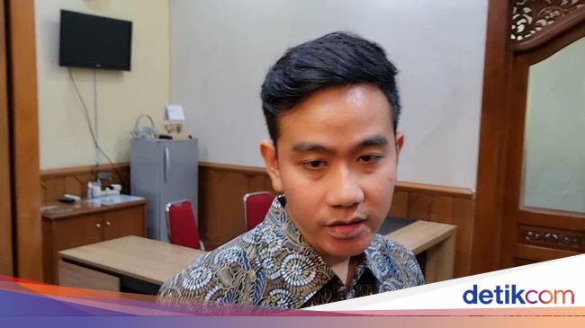 Masih Ngantor di Solo, Gibran Tak Diundang Deklarasi Cawapres Ganjar Masih Ngantor di Solo, Gibran Tak Diundang Deklarasi Cawapres Ganjar