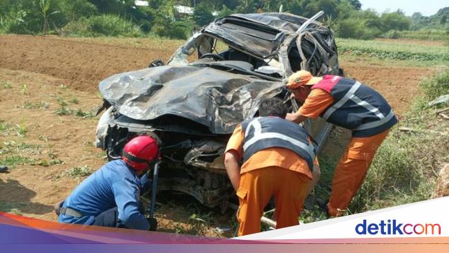 Kronologi Pajero Kecelakaan di Tol Bocimi hingga Terjun ke Kebun di Bogor Kronologi Pajero Kecelakaan di Tol Bocimi hingga Terjun ke Kebun di Bogor