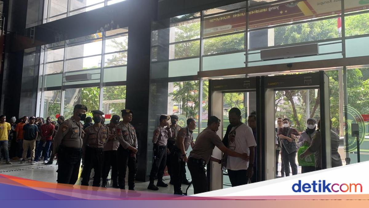 PN Jakpus Dijaga Ketat Jelang Sidang Vonis Lukas Enembe