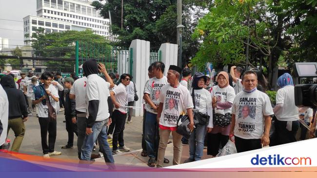 Relawan Mulai Datangi Tugu Proklamasi Jelang Ganjar Mahfud Daftar Ke Kpu