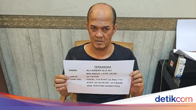 Polisi Tangkap Residivis Pengedar di Jambi, 144 Gram Sabu Disita