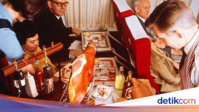 Begini Sejarah Penyajian Makanan di Pesawat yang Sudah Ada Sejak 1919