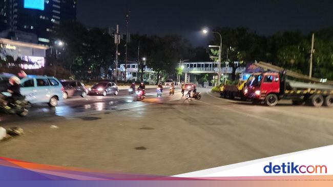 Demo Mahasiswa di Patung Kuda Bubar, Jl Merdeka Barat Kembali Dibuka