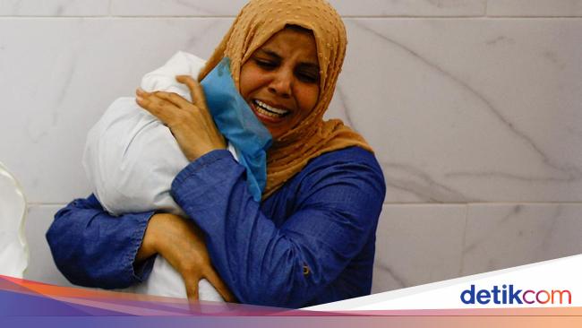 Hancur Hati Al-Maghari Kafani Mayat Anak-anak Gaza: Apa yang Israel Lakukan?