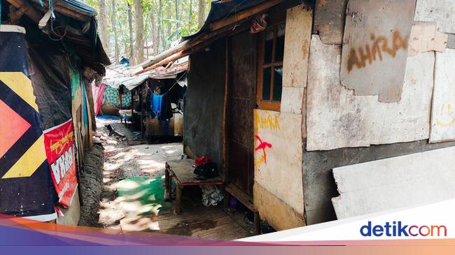Menengok Kehidupan di Kampung Pemulung TPA Sarimukti