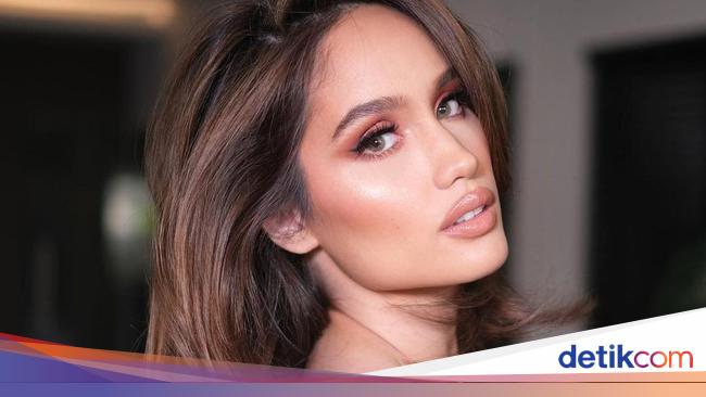 7 Pesona Cinta Laura dengan Gaya Rambut Baru, Long Bob