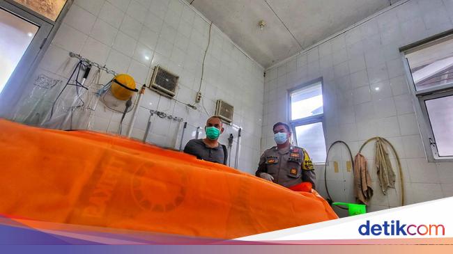 Mayat Pria Tanpa Identitas Ditemukan Tergeletak di Pantai Istiqomah Mayat Pria Tanpa Identitas Ditemukan Tergeletak di Pantai Istiqomah