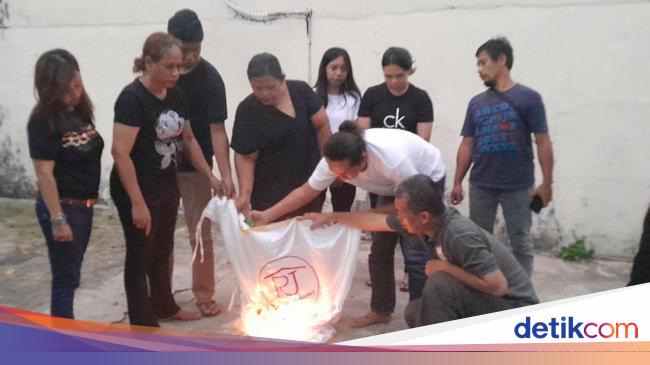 Kecewa Gibran Cawapres Prabowo, Relawan Jokowi Bakar Baju-Bendera Organisasi
