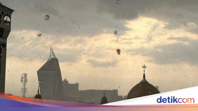 BMKG Makassar Keluarkan Peringatan Dini: Kecamatan Tamalate Hujan Lebat-Petir hingga Sore
