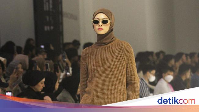Rani Hatta Rilis Koleksi Terbaru Sabamodest yang Serba Monokrom di JFW 2024
