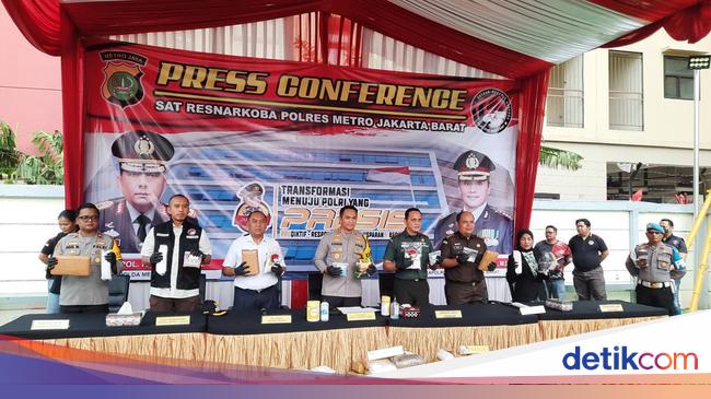 Polres Jakbar Musnahkan Sabu, Ganja dan Ekstasi Senilai Rp 12 M Polres Jakbar Musnahkan Sabu, Ganja dan Ekstasi Senilai Rp 12 M