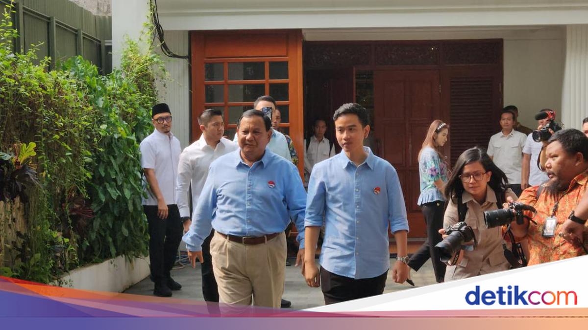 Alasan Prabowo Pakai Kemeja Biru ke KPU: Sejuk, Damai, Gembira