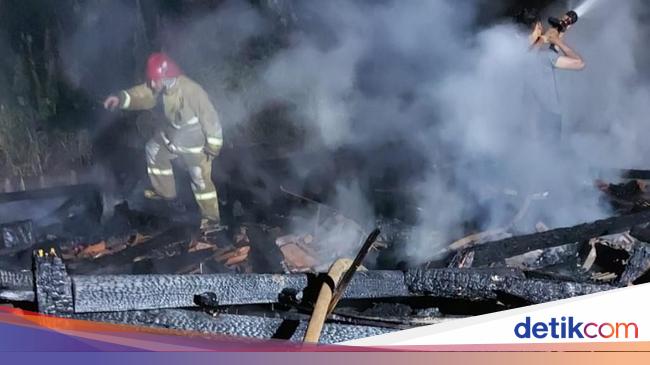Api Lalap Kandang Ternak di Ciamis, Seribuan Ayam Mati Terpanggang