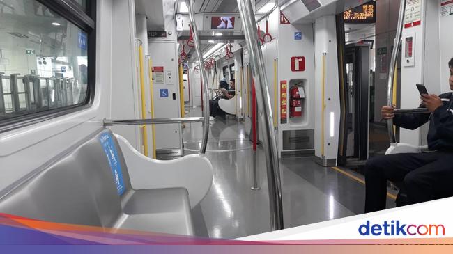 Melihat Langsung Kondisi Terkini LRT Jakarta