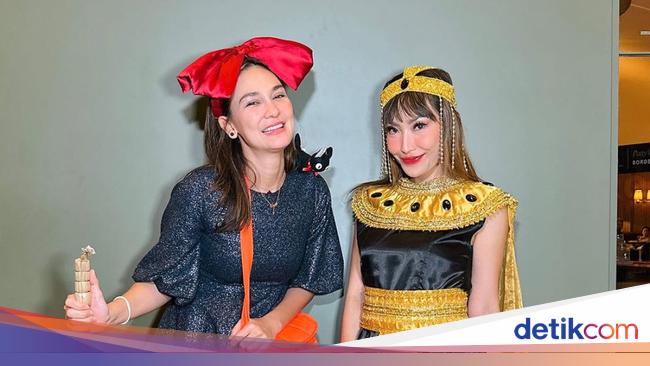 7 Gaya Artis Rayakan Halloween, Nia Ramadhani Jadi Snow White Pakai Rok Mini