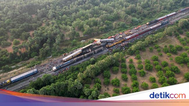 Geger Dua Kereta Tabrakan di India, 13 Orang Tewas Geger Dua Kereta Tabrakan di India, 13 Orang Tewas