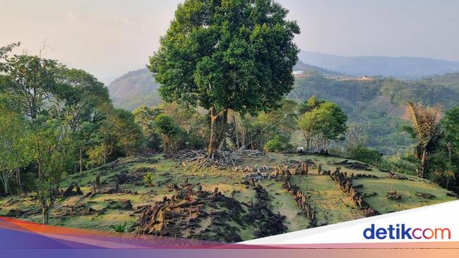 Menengok Punden Berundak di Situs Gunung Padang Cianjur Menengok Punden Berundak di Situs Gunung Padang Cianjur