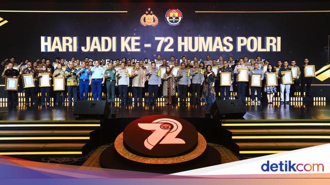 HUT ke-72 Humas Polri, Kapolri Beri Dua Hadiah Spesial