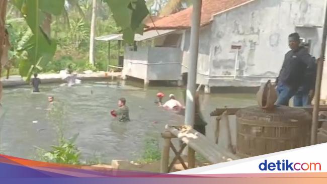 Kocar-kacir Digerebek Penjudi Sabung Ayam di Tasik Nyemplung ke Kolam Kocar-kacir Digerebek Penjudi Sabung Ayam di Tasik Nyemplung ke Kolam