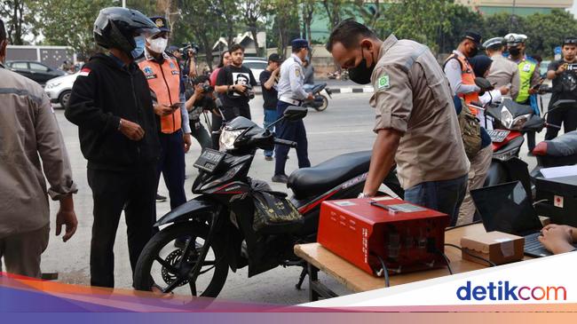 Nah Lho! Sudah Rajin Ganti Oli, Pemotor Ini Tetap Kena Tilang Uji Emisi Nah Lho! Sudah Rajin Ganti Oli, Pemotor Ini Tetap Kena Tilang Uji Emisi