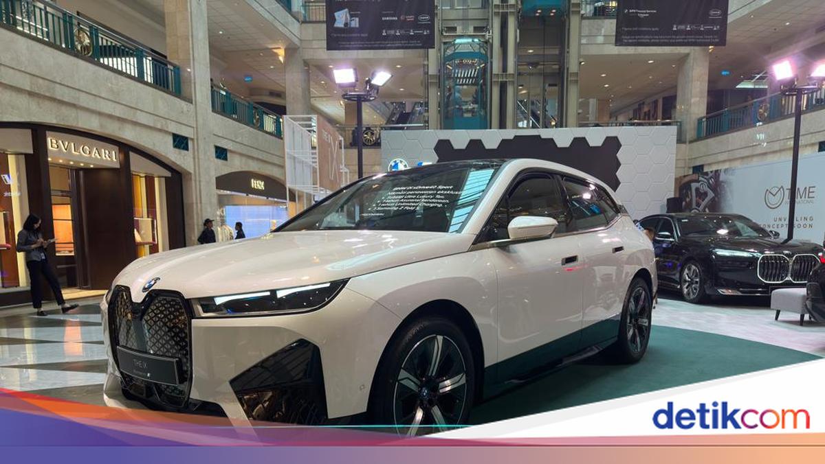 Mobil Listrik BMW Mejeng di Plaza Senayan, Ada Promo-Bisa Test Drive