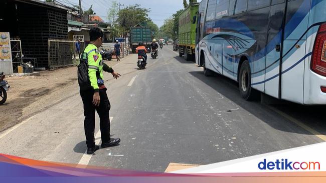 Biker Asal Jateng Tewas Terlindas Truk di Gresik