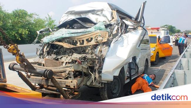 5 Fakta Mobil Tabrak Truk di Tol Boyolali Tewaskan 2 Orang dan 3 Luka