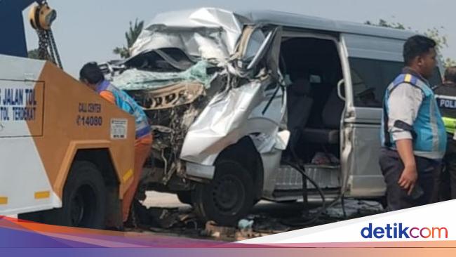Fakta-fakta Laka Maut di Tol Boyolali Tewaskan 2 Orang Fakta-fakta Laka Maut di Tol Boyolali Tewaskan 2 Orang