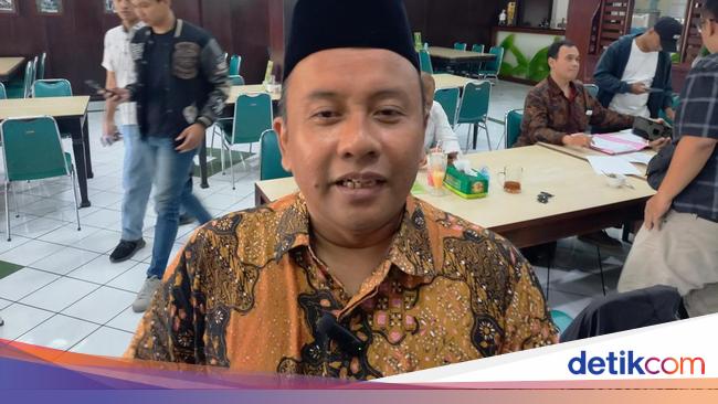 Klarifikasi Almas soal Tak Teken Dokumen Perbaikan Gugatan Usia Capres ... Klarifikasi Almas soal Tak Teken Dokumen Perbaikan Gugatan Usia Capres ...